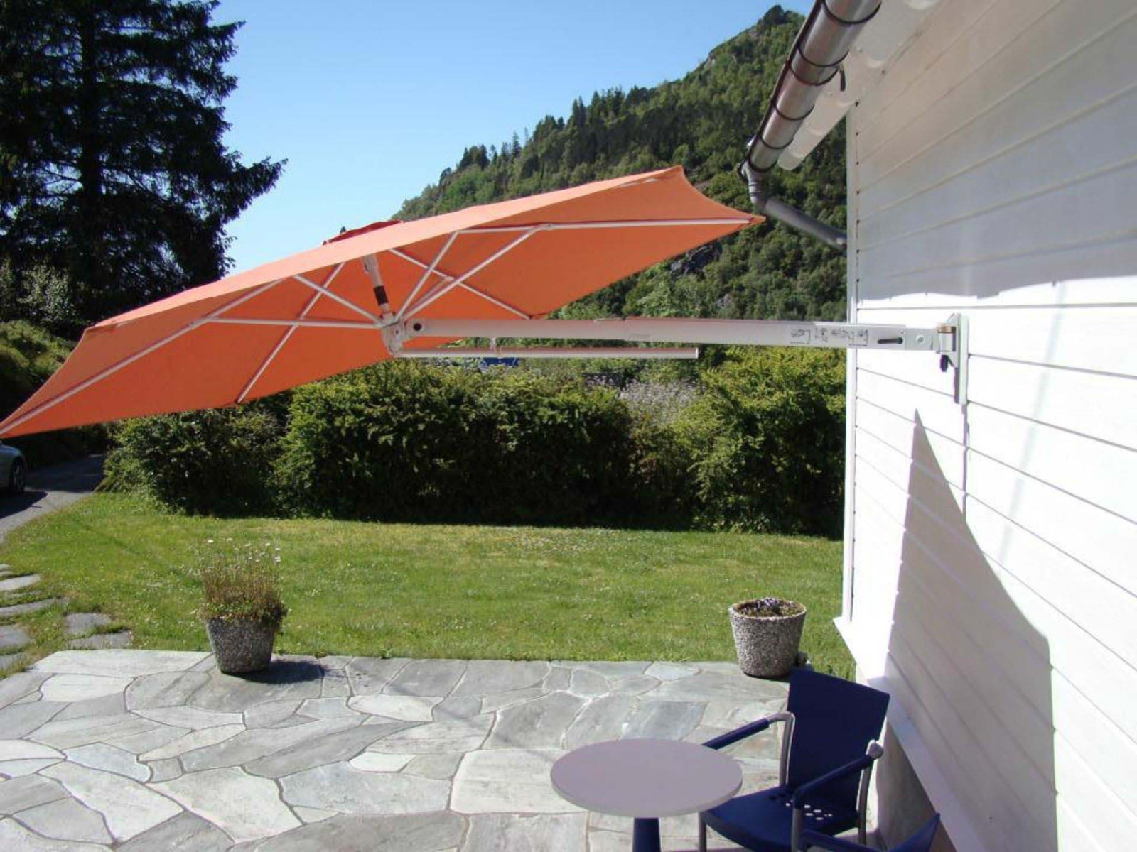 Prostor P4 - Wall-mounted parasol | Prostor